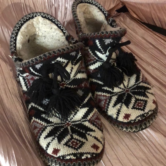 Muk Luks | Shoes | Mukluk Slippers Booties Slippers House Slip On Boots ...